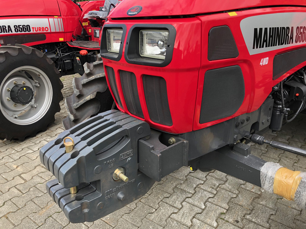 MAHINDRA 8560 TURBO trekker